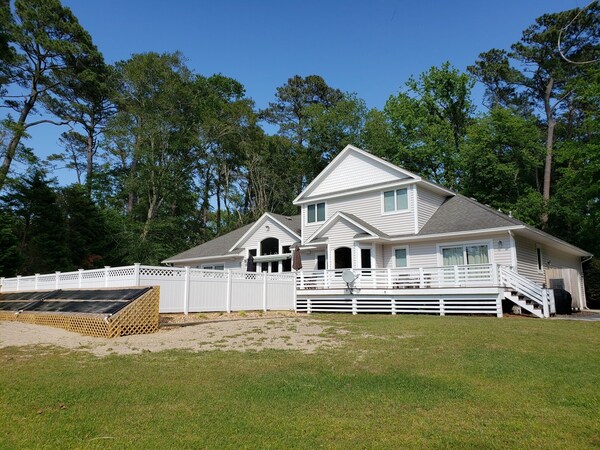 Beautiful Secluded Canalfront Home. Access To Private Beaches And Marina - Southern Shores, NC