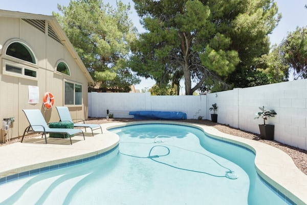 The "Pool Cottage" Upgraded Home Free Heated Pool - Phoenix, AZ