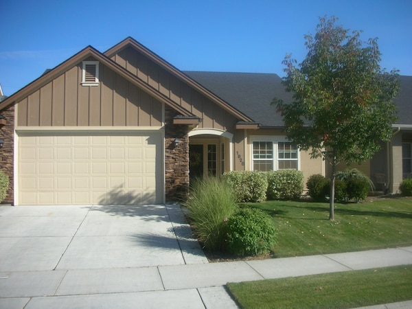 Relocation Specialists, Community Pool, Close To Everything In Treasure Valley! - Meridian, ID