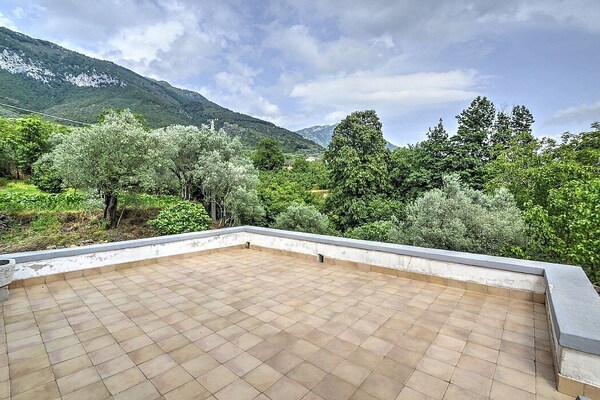 Villa Dei Faggi: Un Apartamento Característico Y Acogedor Que Forma Parte De Una Antigua Granja En Dos Plantas Rodeada De Vegetación. - Campania