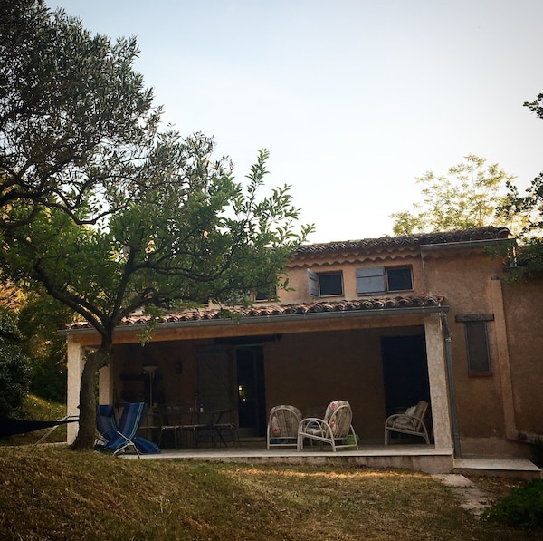 Un Petit Coin De Paradis En Provence - Régusse