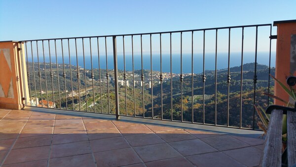 House In Ancient Medieval Village With Terrace And Beautiful Sea View - Santo Stefano al Mare