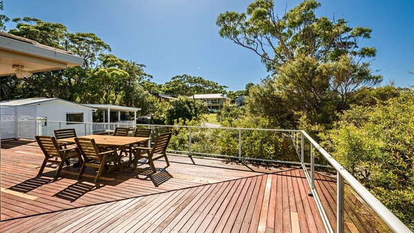 'Spacious Family Retreat' By Accom Holidays - Terrigal