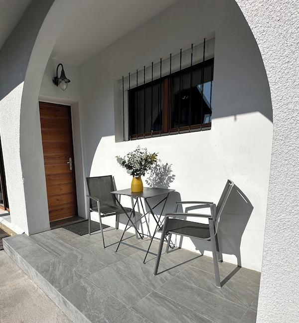 Appart. Dans Villa à Annecy Le Vieux En Rez-de-jardin Pour 4/5 P.+ Boîte à Clé - Annecy