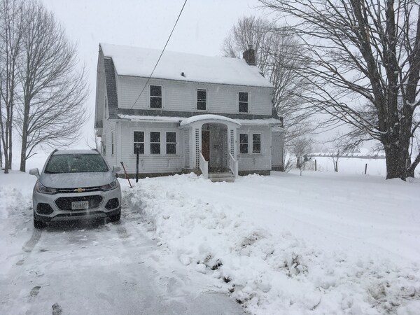 Classic 1920s Farmhouse Beautifully Restored, Idyllic Setting With Ev Charging - Hampton, NY