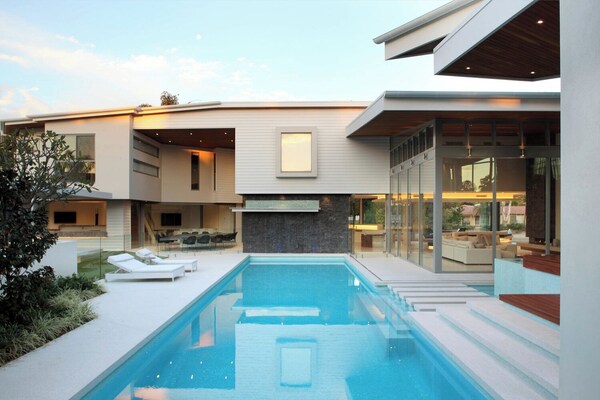 Water Front Luxury Racquet Retreat Private Resort - Noosaville