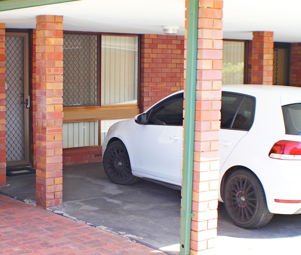 Geraldton Holiday Unit With Wifi And Free Internet Movies - Geraldton