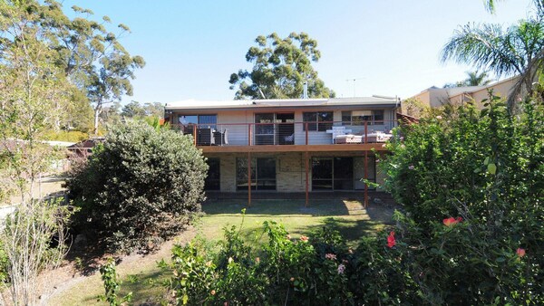 The Hideaway - Beach Home With Large Deck - Vincentia