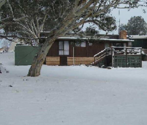 Currawong Cottage - Perfect Little Retreat - Lake Eucumbene - Anglers Reach. - Adaminaby