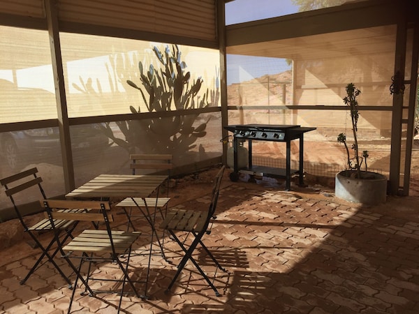 Stunning Light Filled Underground Retreat - Earthworm House - Dugout - Spacious! - Coober Pedy