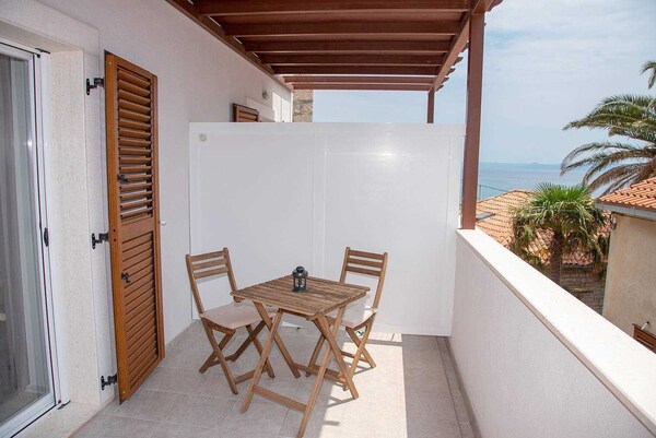 Cosy Studio Stone For 2 With Large Balcony - Bol
