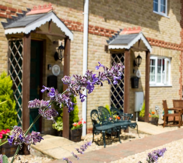 Clematis Cottage, Country Setting, 10 Min Walk To Beach, Family Friendly. - Shanklin