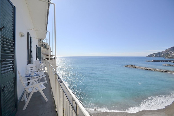 Appartamento Attilia A: A Welcoming Apartment Which Faces The Sun And The Sea, With Free Wi-fi. - 薩萊諾省