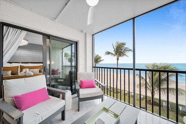 Seaside 204.  Luna Sea Is A Luxurious Beachfront  2br / 2ba Condo In Fmb - Fort Myers Beach, FL