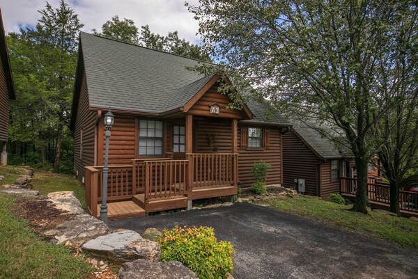 Luxury Cabin At Branson Woods With "Mom And Pop" Charm-king Bed, Full Kitchen, Large Sun Porch | A3 - Rockaway Beach, MO