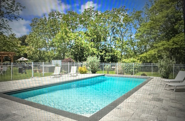 Northfork Cottage With Pool & Hot Tub - Riverhead, NY