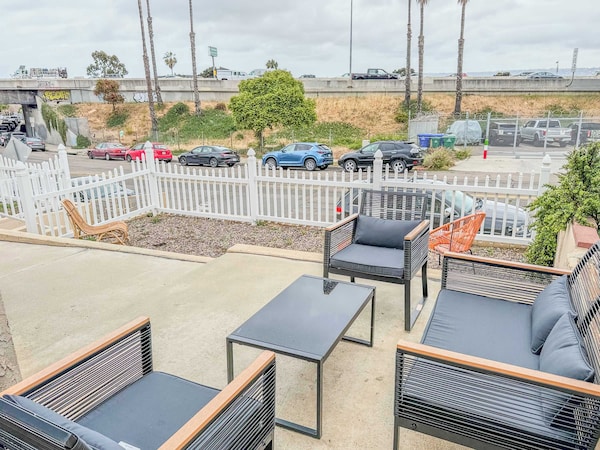 Comfy 3bd / 2ba Home Steps From Little Italy - Chula Vista, CA