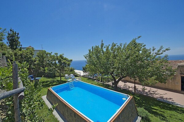 Villa Grecale: A Charming And Bright Villa Which Faces The Sun And The Sea, With Free Wi-fi. - Amalfi