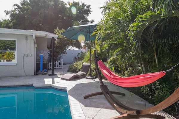Classic Florida Ranch, Waterfront, Heated Pool & Kayaks - No Hurricane Damage - St. Petersburg, FL