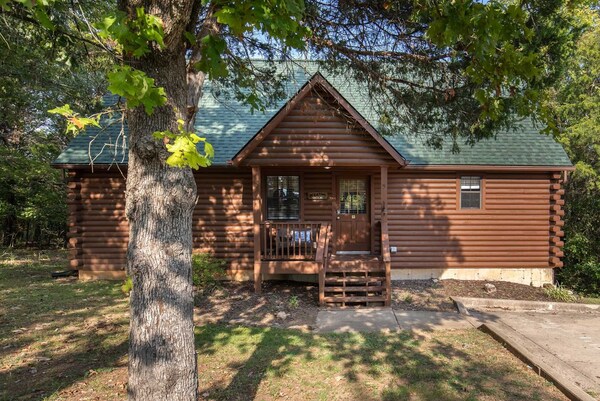 Branson Woods Luxury Cabin! King Bedroom Suites, Indoor Pool, So Many Amenities!  | 5 - Branson, MO