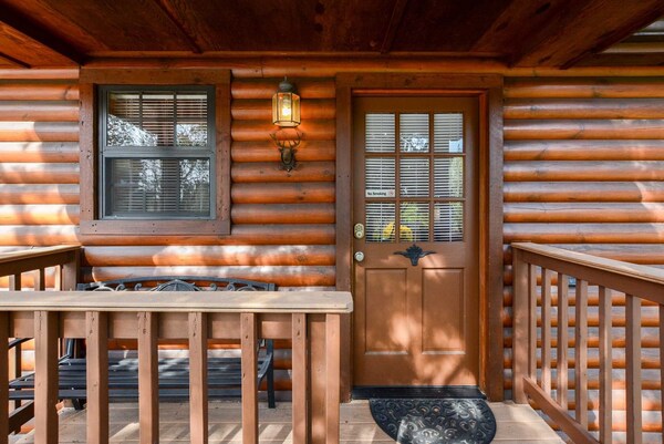Branson Woods Luxury Cabin! King Beds, Indoor Pool, Whirlpool Tub! | 8 - Table Rock Lake