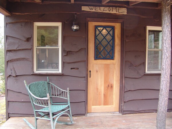 Bower Cabin- Cabin In Woods On A Remote Pond, Romantic Getaway, Green Living! - Bear Brook State Park, Allenstown