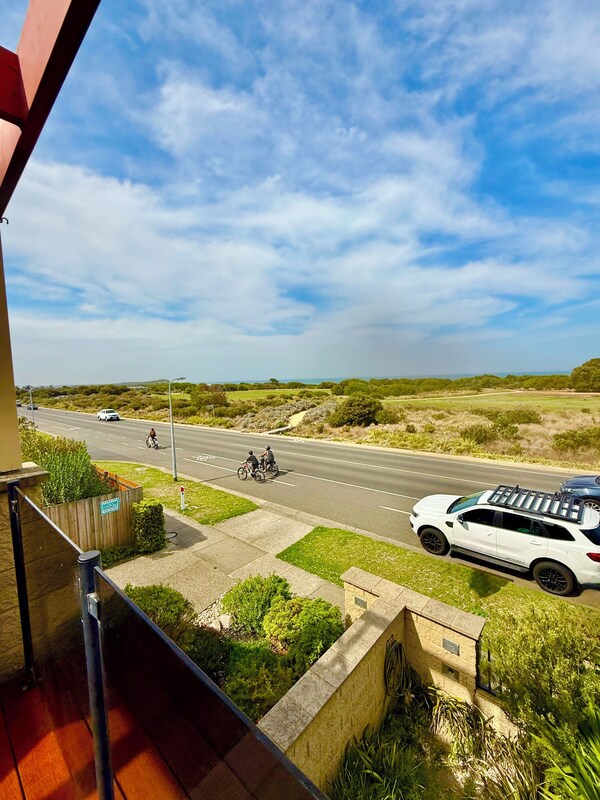 Top Views (The Esplanade): 5  Br, 2.5  Ba House In Torquay, Sleeps 12 - Torquay