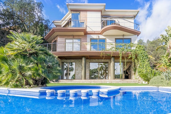 Club Villamar - Preciosa Casa De Diseno Con Unas Vistas Impresionante Al Mar. La Mesa De Billar S... - Tossa de Mar