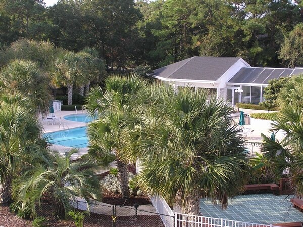 Top Floor With Balcony, Across From Pool & Activity Center, 4 Minutes To Beach - Sunset Beach, NC