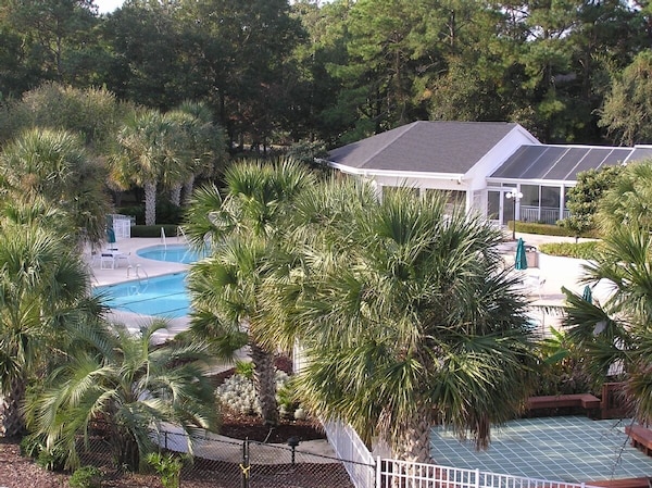 Top Floor With Balcony, Across From Pool & Activity Center, 4 Minutes To Beach - Sunset Beach, NC