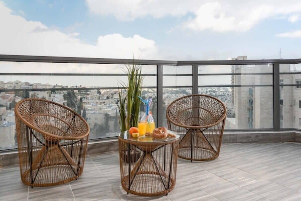 Deluxe 3 Bedrooms Flat In Residential Area - Distrito de Jerusalén