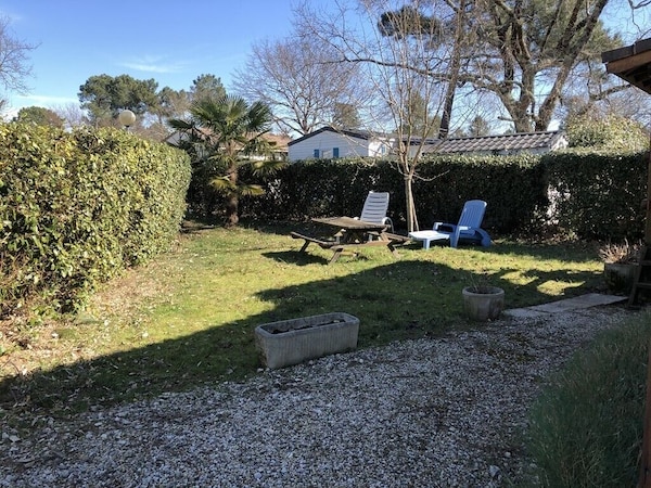 Ref: 54h: Agréable Chalet Dans Un Parc Résidentiel - Hourtin