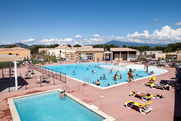 Spacieuse Maison | Accès à La Piscine, Club Enfants Et Fitness! - Monteux