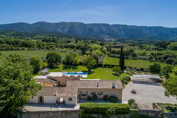 Superbe Villa Classée 5* Avec Vue Spectaculaire à Ménerbes - Luberon