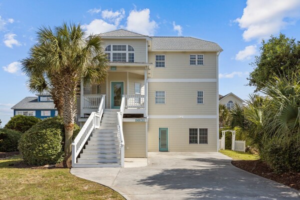 Pet Friendly,oceanfront,private Pool,beach Boardwalk,located In Spinnakers Reach - Emerald Isle, NC