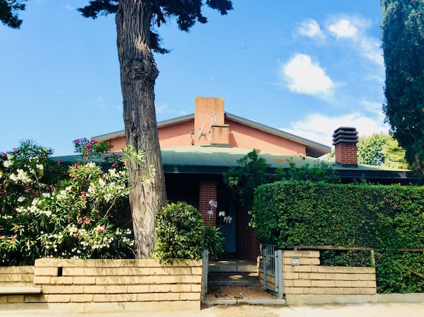 ユニークで美しいビーチから5分の明るい静かなホテル - San Vincenzo