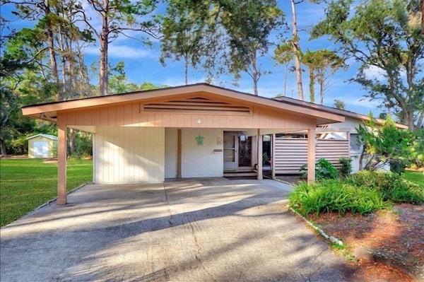 Doral Cottage: 3  Br, 2  Ba House In Jekyll Island, Sleeps 10 - Jekyll Island, GA
