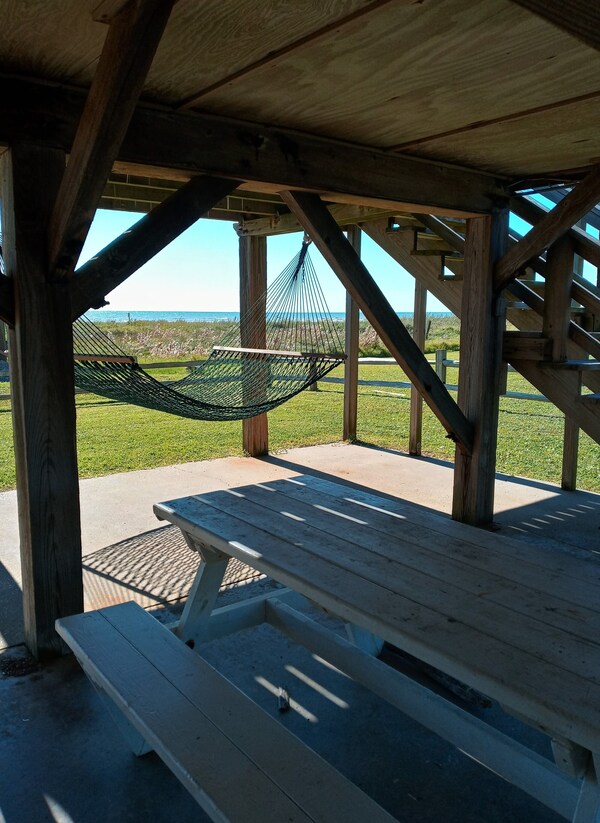 Barnacle - Beach Views - 2nd Row - Steps From The Beach - 갤버스턴
