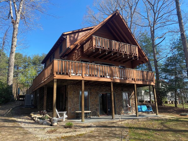 Sml Lake Cabin Serenity Point: Relax, Paddle, Campfires, Sunrise Views, Unplug - Smith Mountain Lake, VA