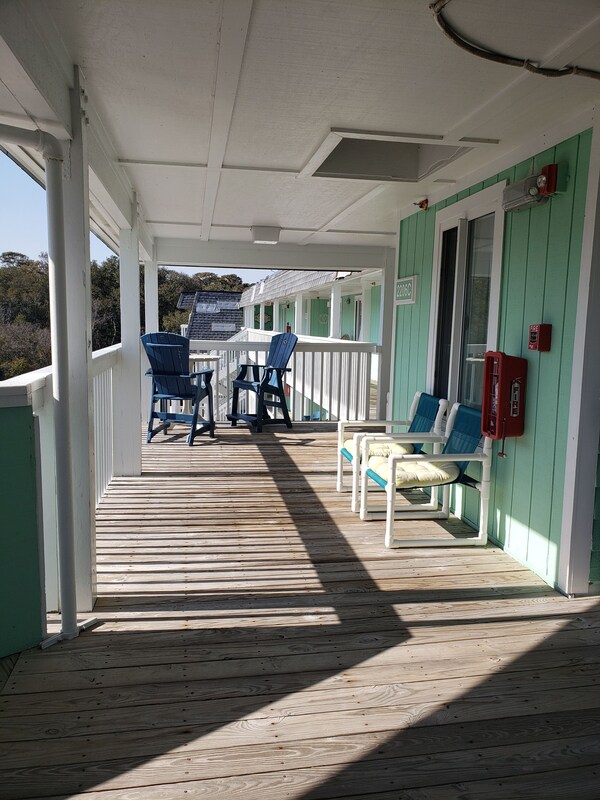 Ocean Dunes Condo - Top Floor - Elevator - Great Amenities - Southport, NC