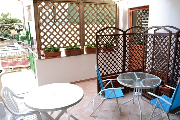 Mondello Holidays - Casa Neruda -Front The Sea - Palermo