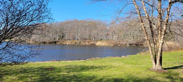 Lake House Located Near North Fork Wineries - Long Island, NY