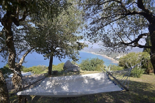 Villa Simpatia A: Un Caratteristico E Accogliente Appartamento Situato A Breve Distanza Dalla Spiaggia. - Centola