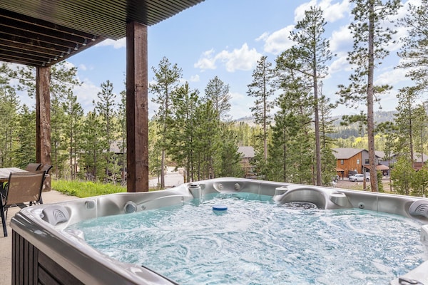 Immaculate 7 Br Large Cabin With Amazing Views, Clubhouse Access, And More! - Deadwood, SD