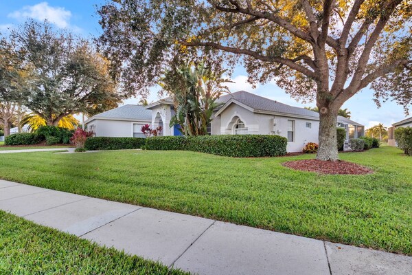 This 3/2 Home Enjoys A Southwest Facing Lakefront View With Pool And Spa - Naples, FL