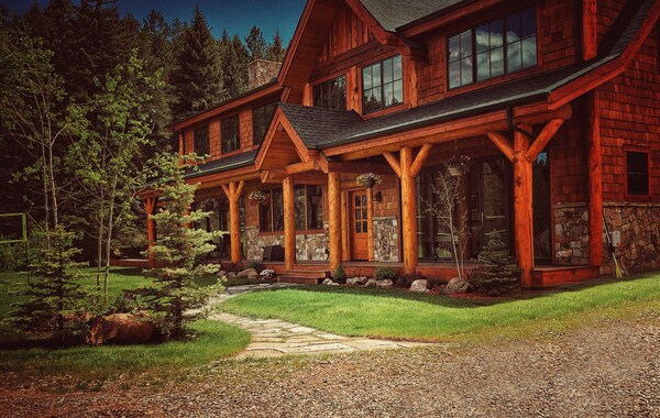 Spectacular Waterfront Home In The Mountains. Welcome To Green Valley Lodge! - Evergreen, CO