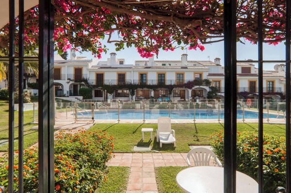 Pueblo De Paloma Is Een Schilderachtig Herenhuis In Andalusische Stijl In Calahonda - La Cala de Mijas