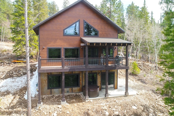 New Modern Rustic Hillside Cabin, Large Windows With Great Deck/hot Tub View - Lead, SD