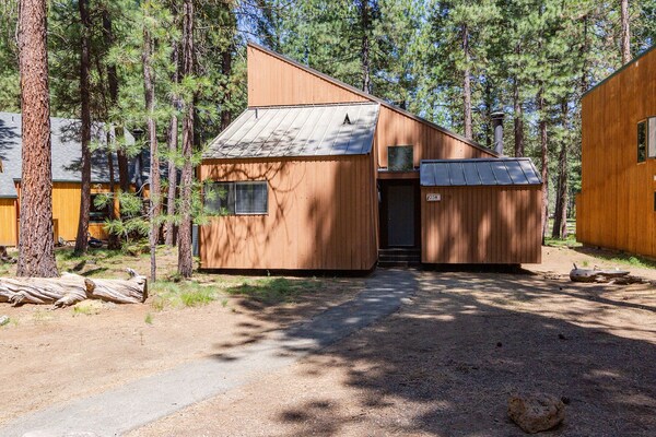 Ah023 | Quiet And Charming Upgraded House On Aspen Lake! - Camp Sherman, OR