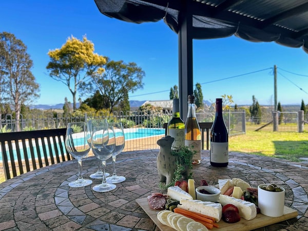 Claremont Cottage - Family And Pet Friendly 4 Bedroom Cottage With Pool And On-site Cellar Door - Lovedale